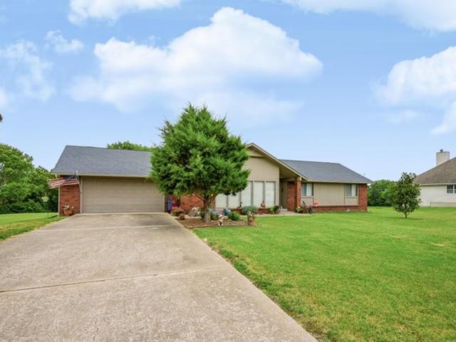 2219 Twin Hills Dr, Joplin, MO 64804