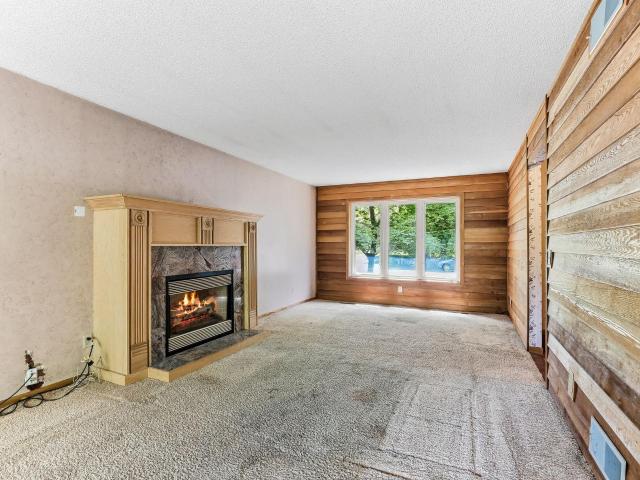2219 Vivian Lane