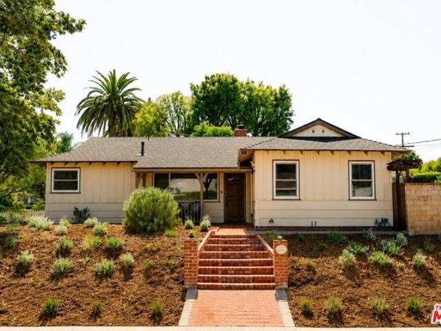22103 Del Valle St, Woodland Hills, CA 91364