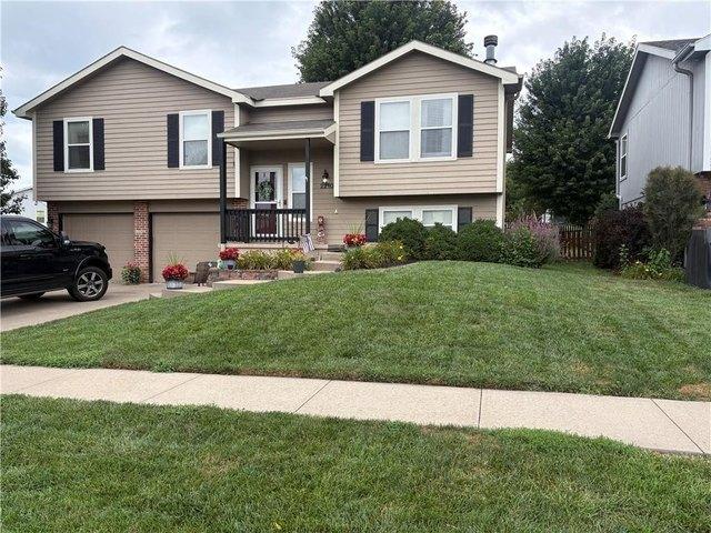 2210 Meadow Trl, Saint Joseph, MO 64503