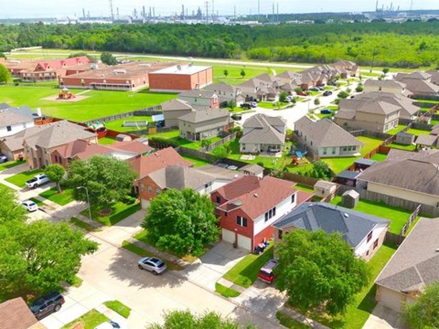 2210 Mountain Ranch Dr, Houston, TX 77049