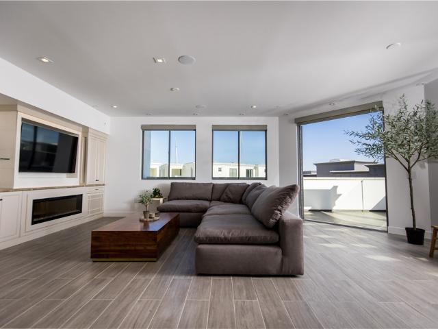 2210 Newport Boulevard 302