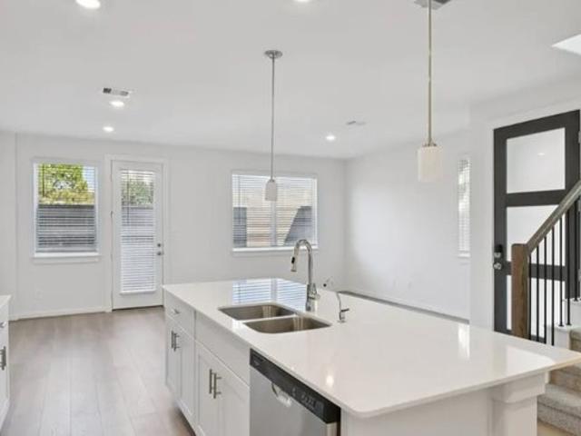 2210 Blue Heron Dr, Kemah, TX 77565