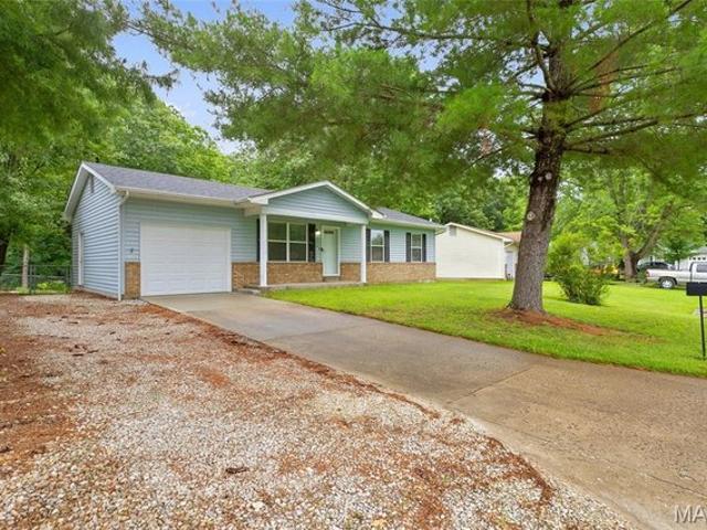 2210 Columbus Cir, Warrenton, MO 63383