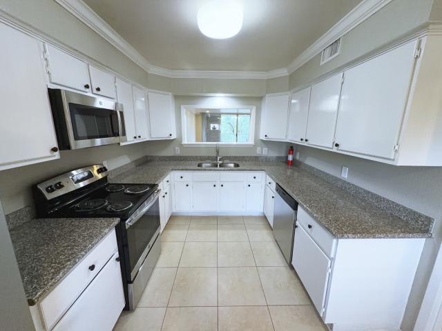 2210 Dorrington Street 306