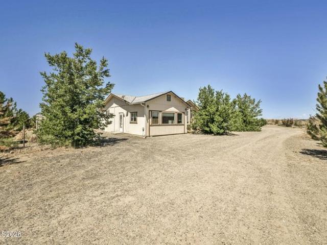 2210 Fox St, Silver Springs, NV 89429