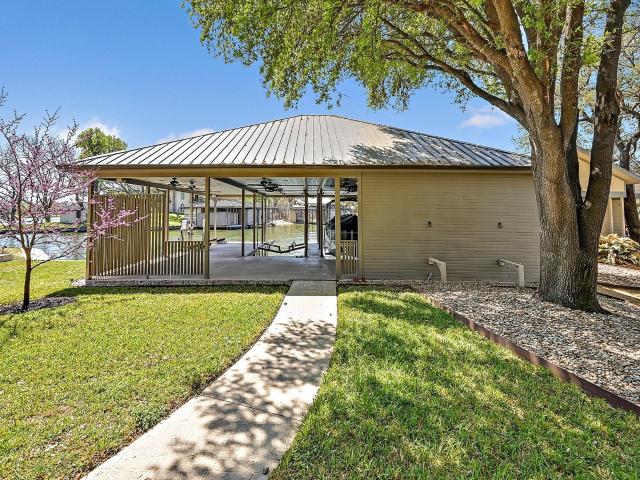 2210 Fredwoods Dr