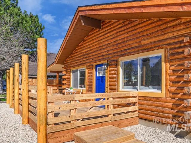 2210 Glen View Dr