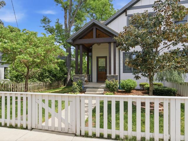 2210 Grantland Ave