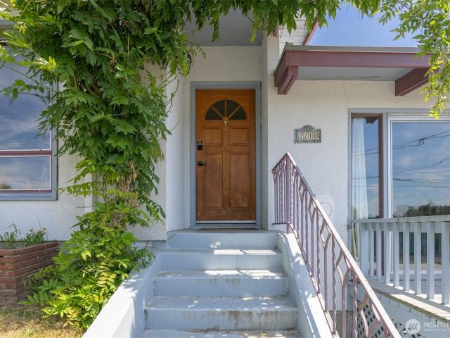 2210 Huron Street