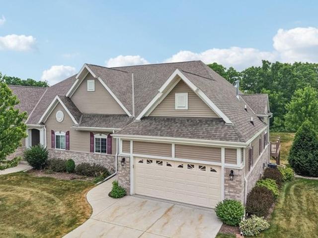2210 Kayla Dr, Waukesha, WI 53188