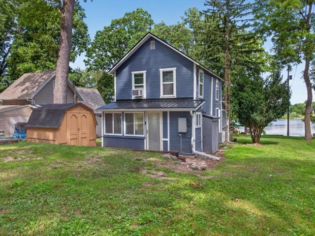2210 Lakeview Dr, Brooklyn, MI 49230