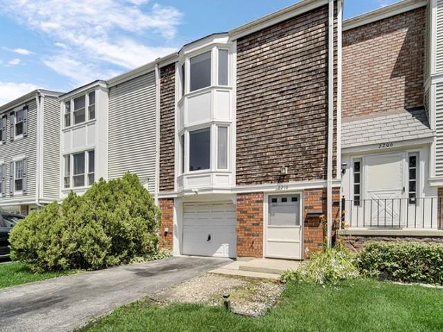 2210 Langdon Pl, Hoffman Estates, IL 60169