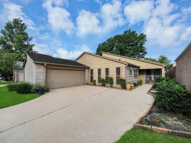 2210 Linea Del Pino St, Houston, TX 77077