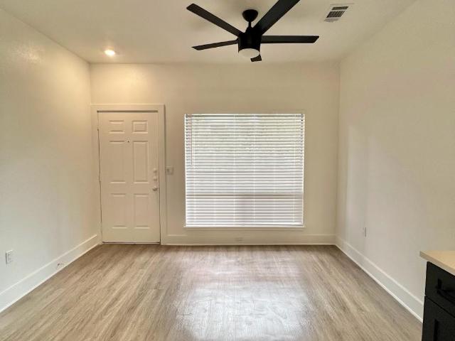 2210 Pearl St # 202
