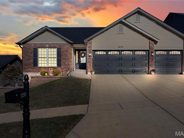 2210 Providence Park Ln, Herculaneum, MO 63048