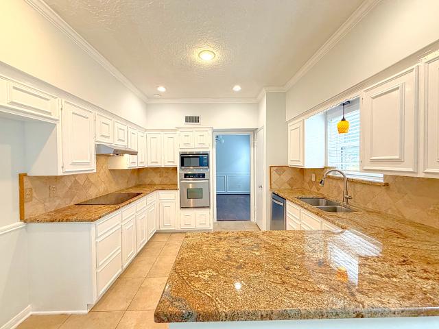 2210 Redcliff Drive