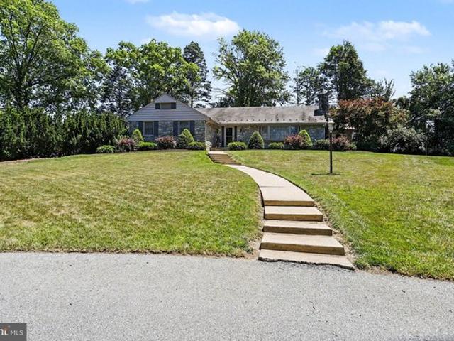 2210 Stratford Rd, Lancaster, PA 17603