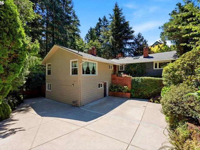 2210 SW Broadway Dr, Portland, OR 97201