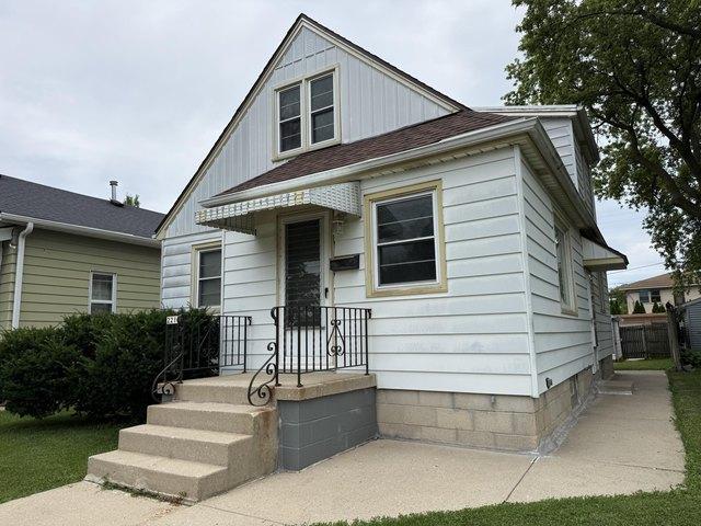 2210 S 56th St, West Allis, WI 53219