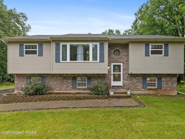 2210 S Rocky Mountain Dr, Effort, PA 18330