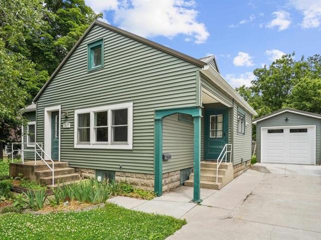 2210 Tremont St, Cedar Falls, IA 50613