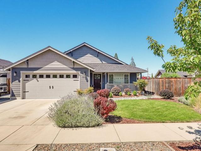 2210 Westwood Dr, Medford, OR 97501
