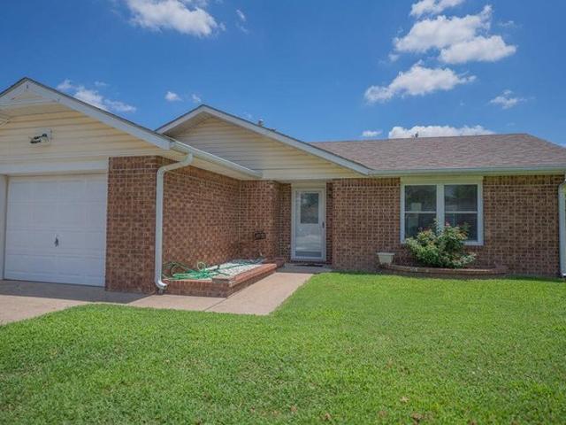 2210 Willow Ln, Miami, OK 74354