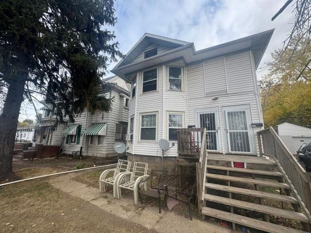 2210 2212 N Knoxville Ave 2 Bedroom Apartment for Rent at 2210 N Knoxville Ave, Peoria, IL 61603