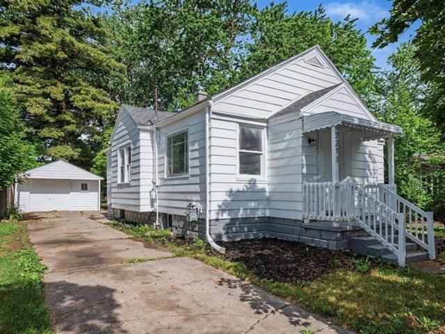 2211 N Charles St, Saginaw, MI 48602