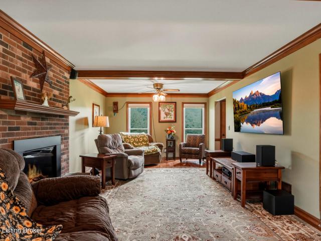 2211 Outer Circle Dr