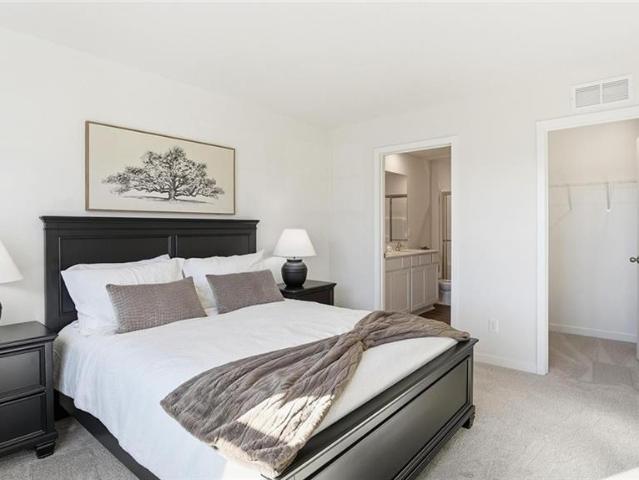2211 Crestview Place