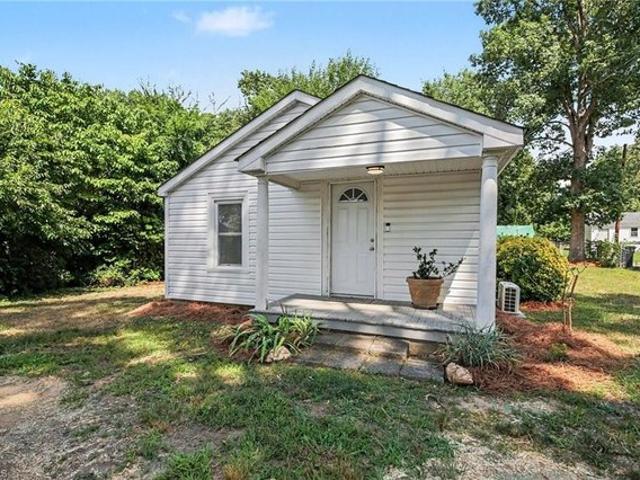 2211 Fairfax Rd, Greensboro, NC 27407