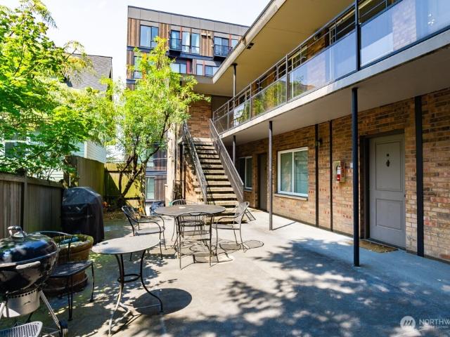 2211 Franklin Avenue E # 3