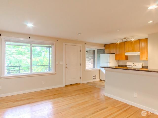 2211 Franklin Avenue E # 6