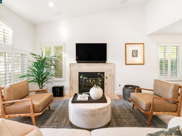 2211 Goldenrod Ln
