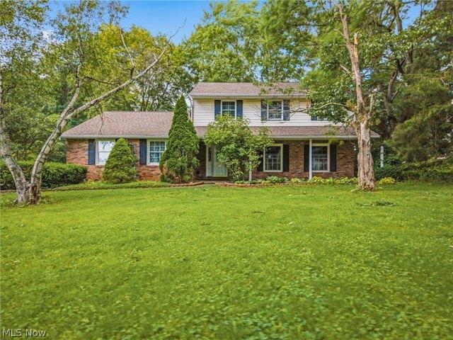2211 Hunting Valley St NW, North Canton, OH 44720