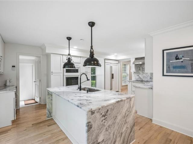 2211 Hill Park Court