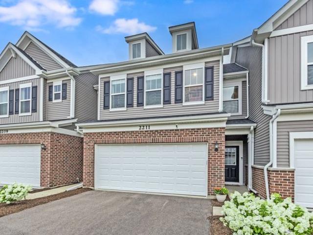 2211 Horseshoe Cir, Naperville, IL 60564