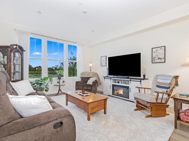 2211 Horseshoe Circle