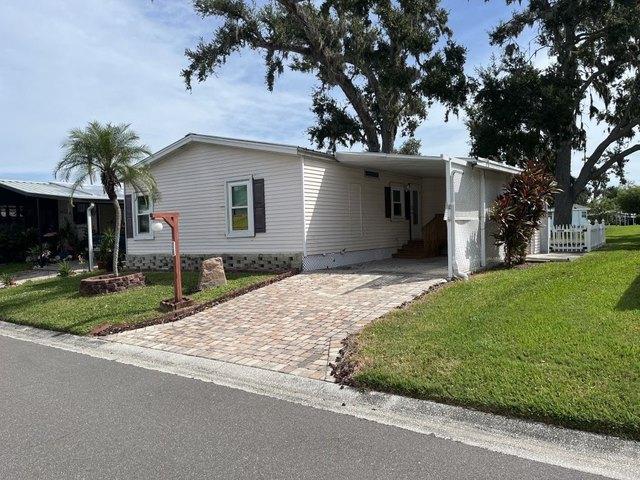 2211 Paradise Way, Palmetto, FL 34221