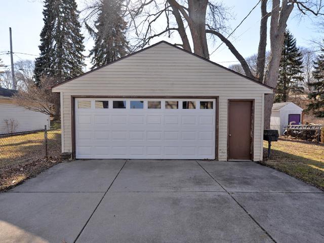 2211 Rupert Blvd
