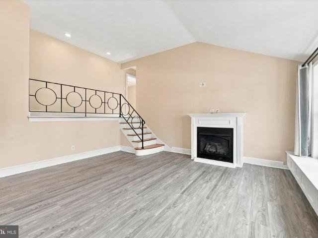 2211 Rhonda Road