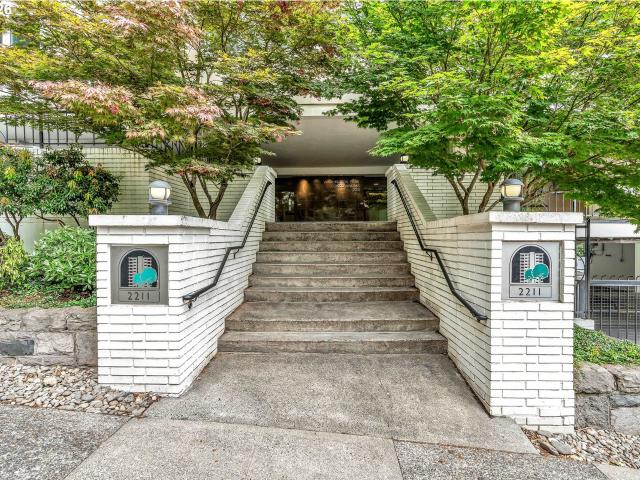 2211 sw park pl # 204