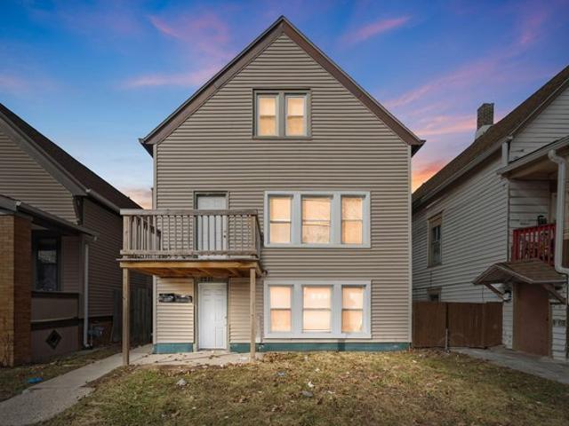 2211 S 12th St, Milwaukee, WI 53215