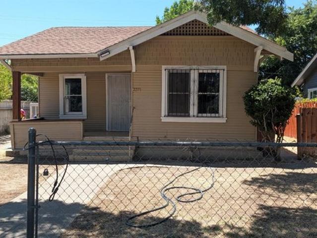 2211 S American St, Stockton, CA 95206