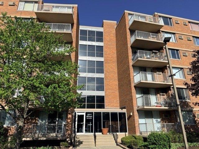 2211 S Stewart Ave Apt 6A, Lombard, IL 60148
