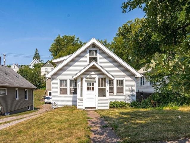 2211 W 7th St, Duluth, MN 55806
