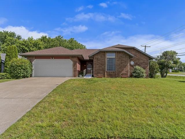 2211 W Deerfield St, Springfield, MO 65807