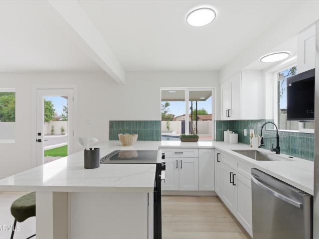2211 W Windrose Dr, Phoenix, AZ 85029 | MLS #7012 | Compass